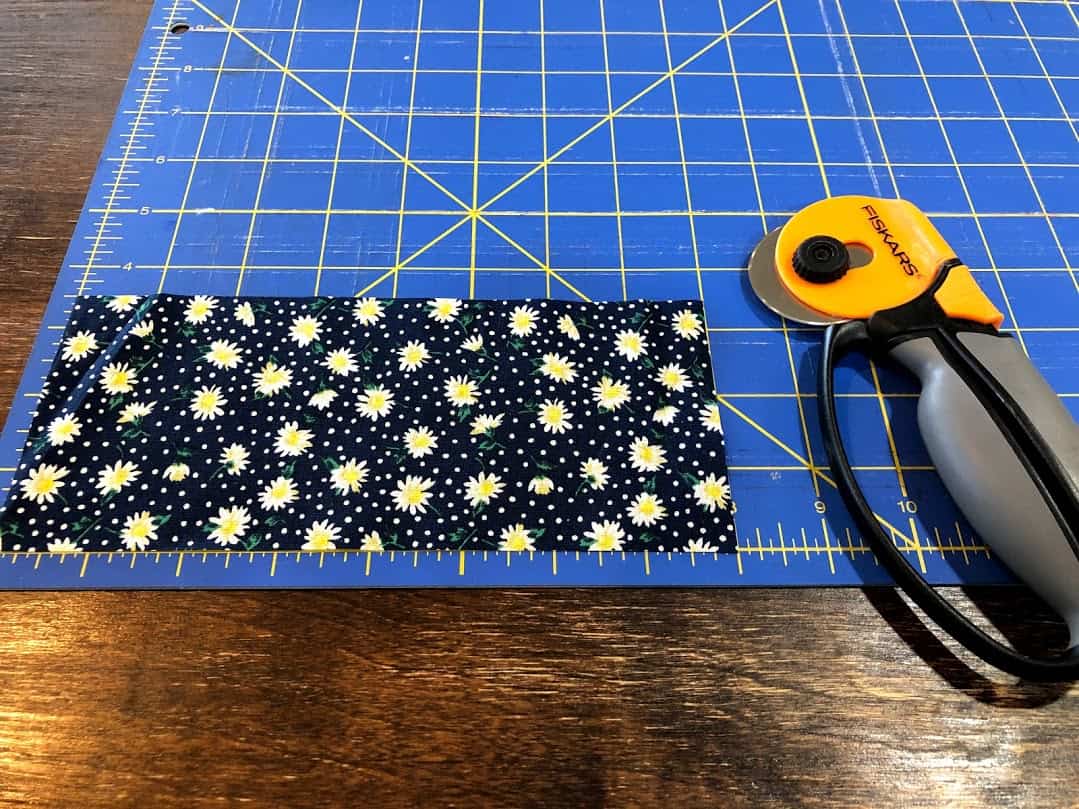 How to Make a Scrunchie with Step by Step Photos – Beginner Sewing ...