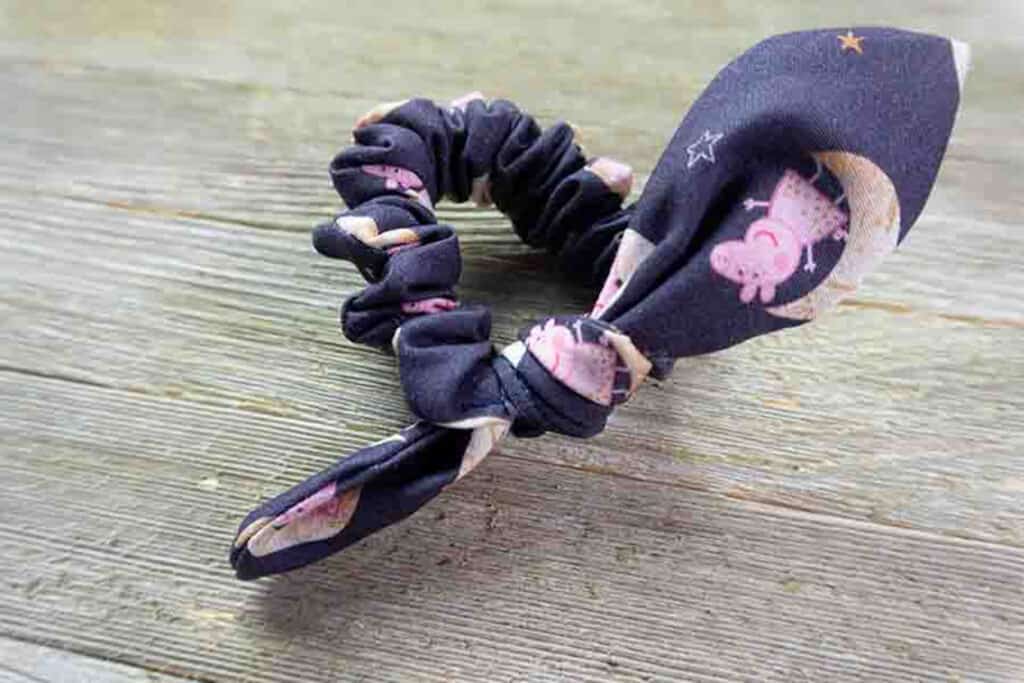 How to Make Knot Bow Scrunchies – Beginner Sewing Projects