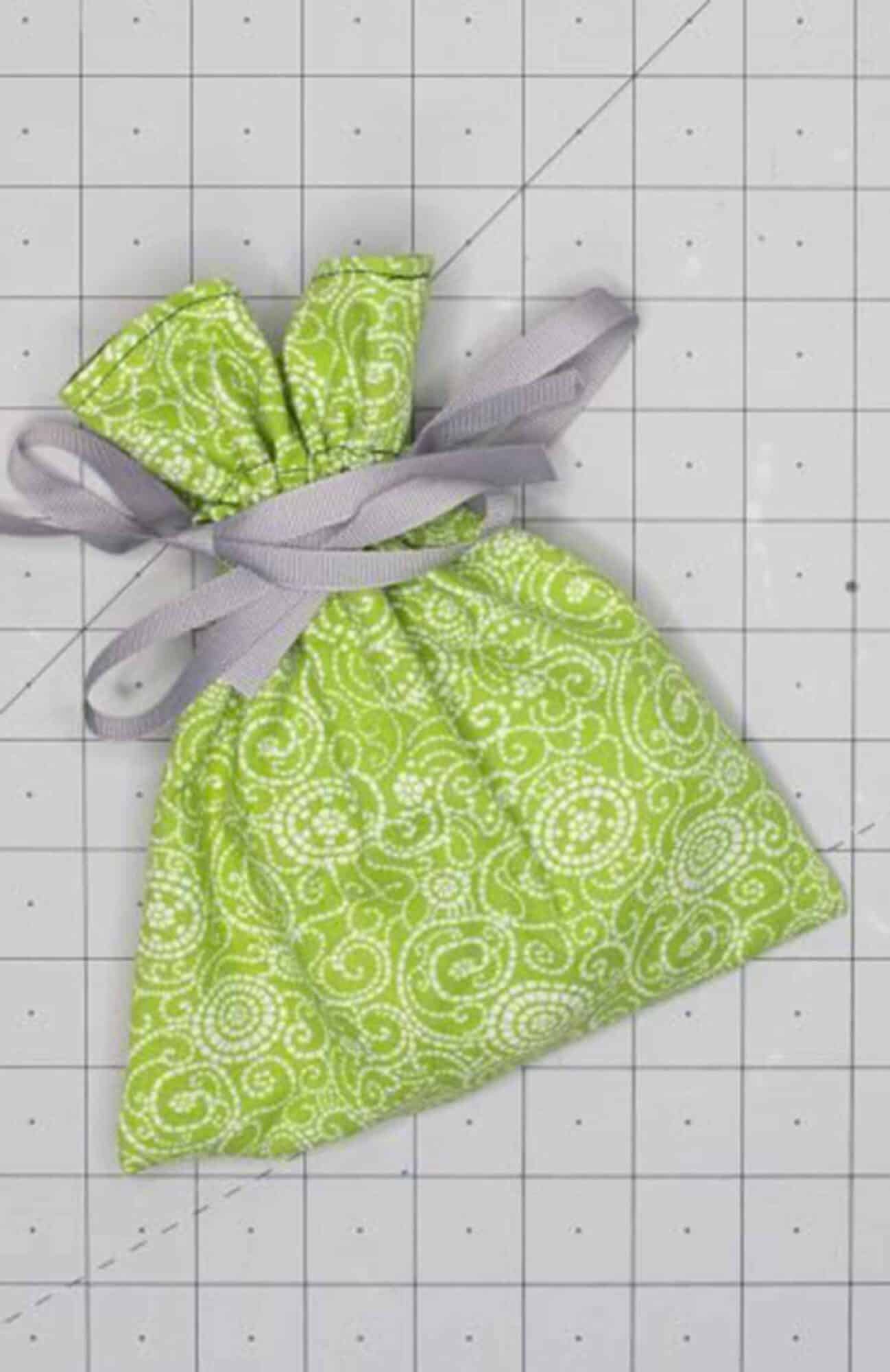 How To Make Drawstring Gift Bags – Beginner Sewing Projects